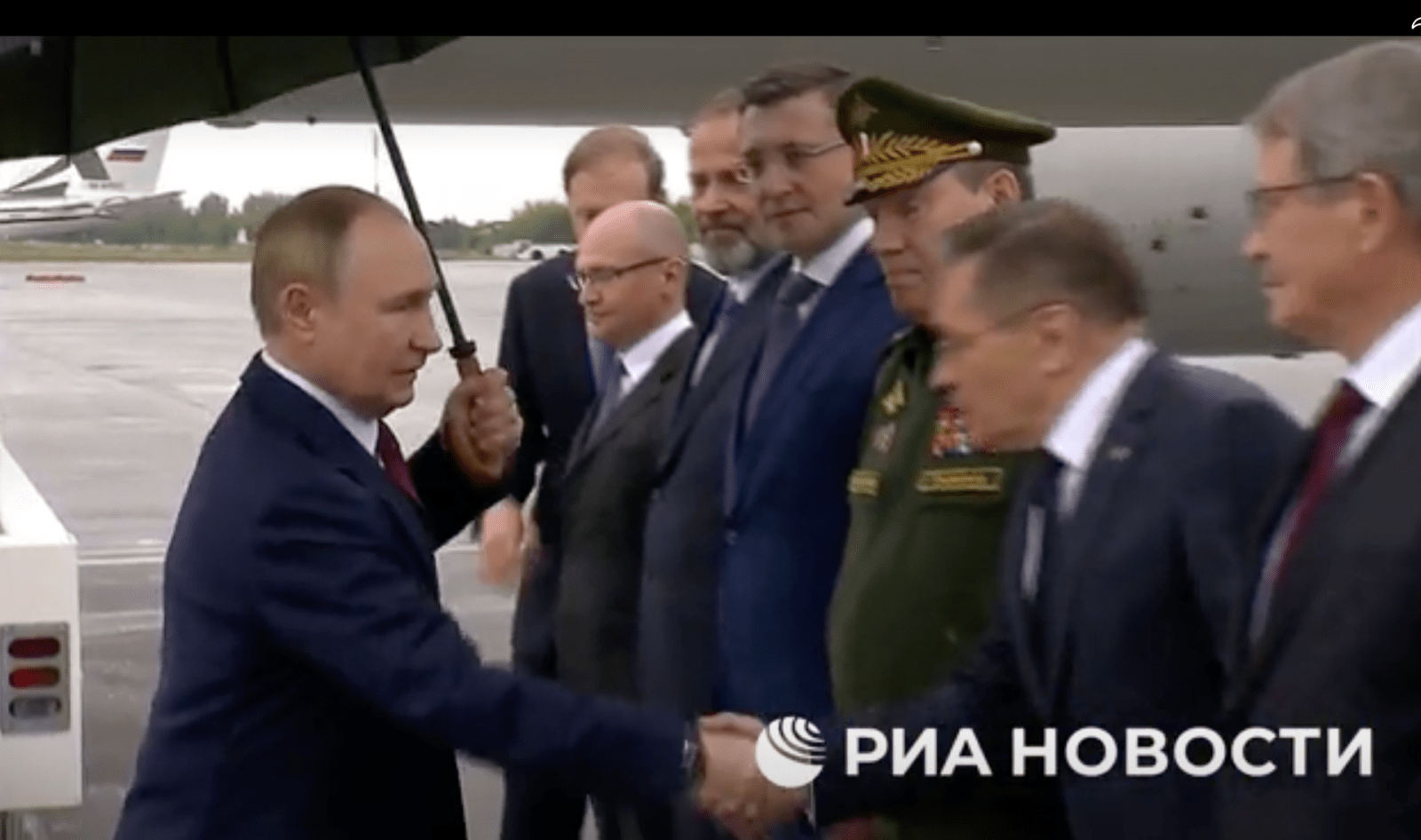 Putin visits center for nuclear weapons research day after Trump says ...