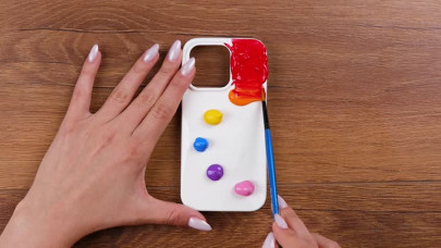 Guarda questa Trasformazione: Da Cover del Telefono a Opera d'Arte