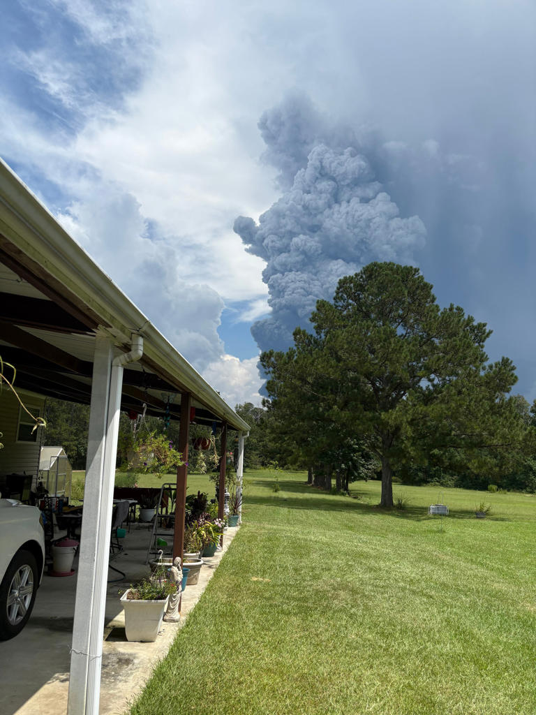 Oily residue from warehouse fire headed for Lake Pontchartrain seen in ...
