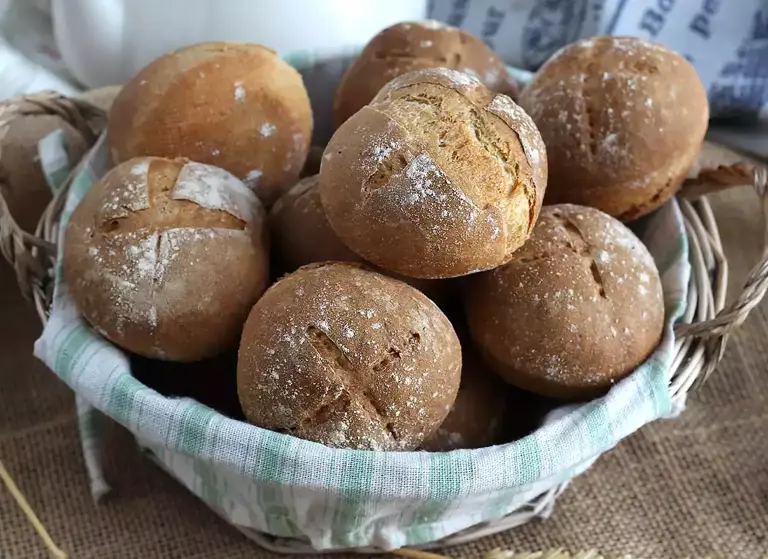 No knead mini breads - crispy and soft result!