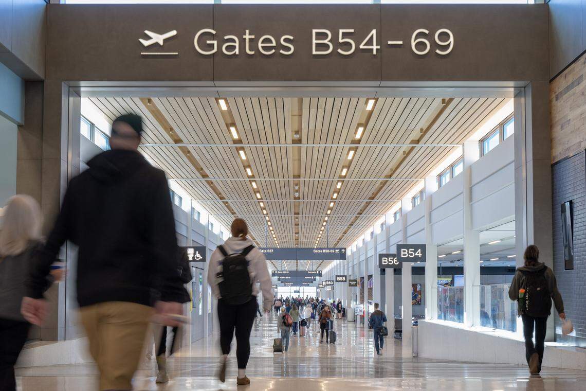 Delta flight makes emergency landing at Kansas City International. Here ...