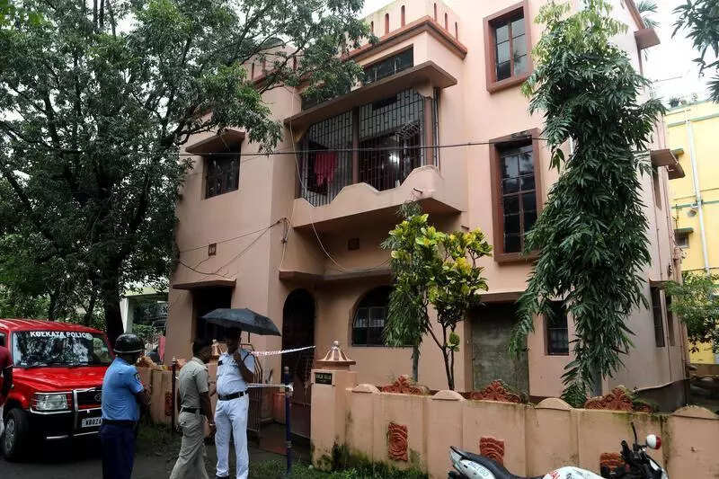 Bungalow murder in Kolkata: Elderly woman killed, husband found tied up ...