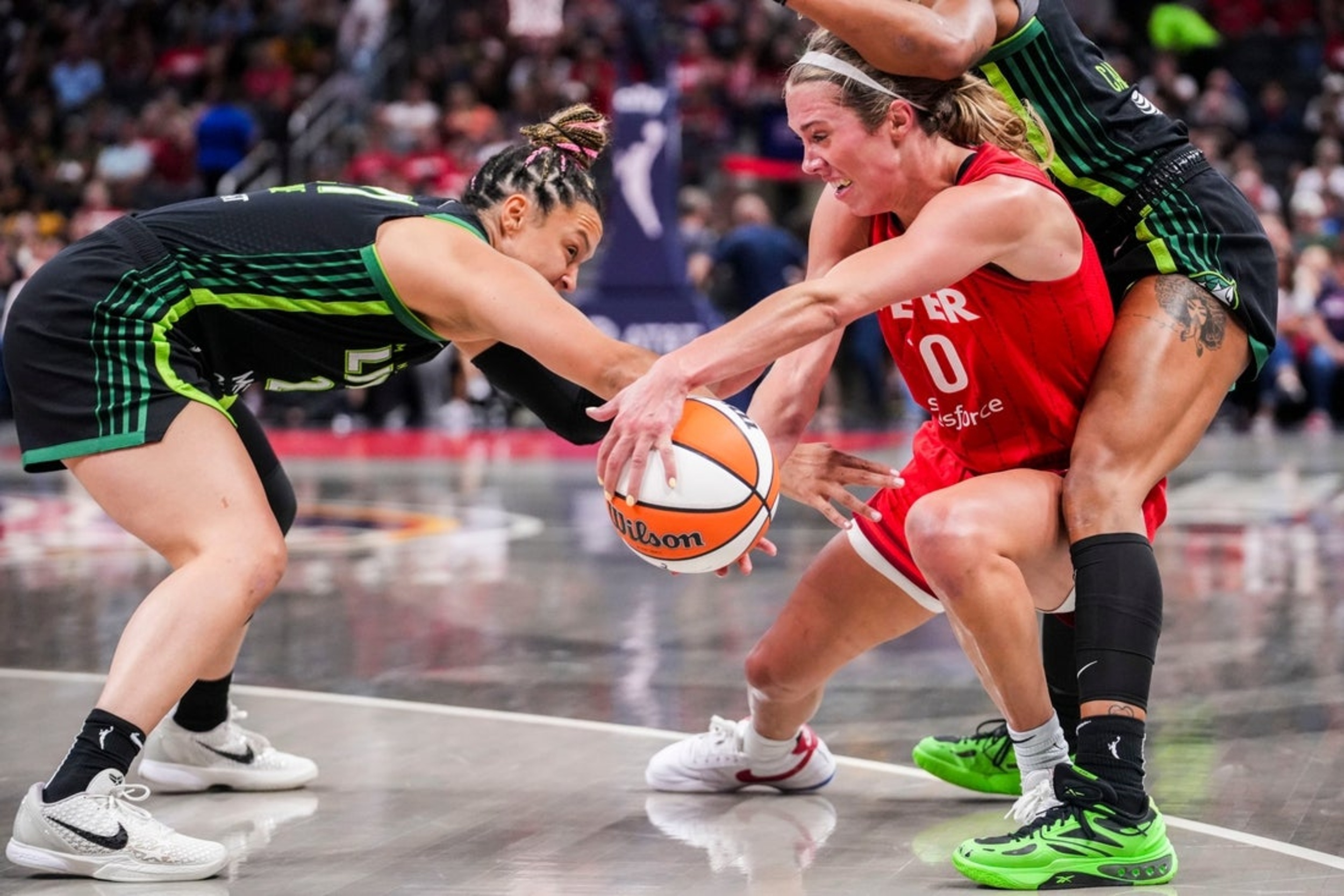 Explosive Lynx hand loss to injury-plagued Fever