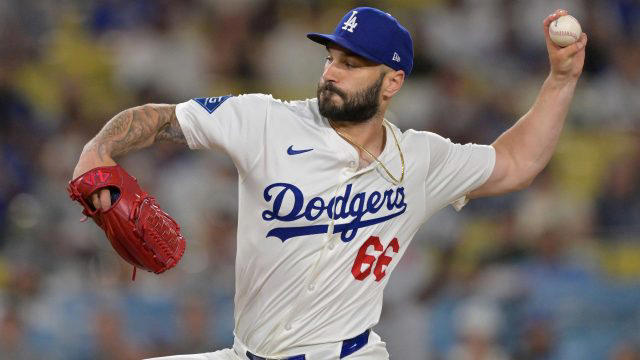 Squirrel runs onto Yankee Stadium field during Red Sox-Yankees game