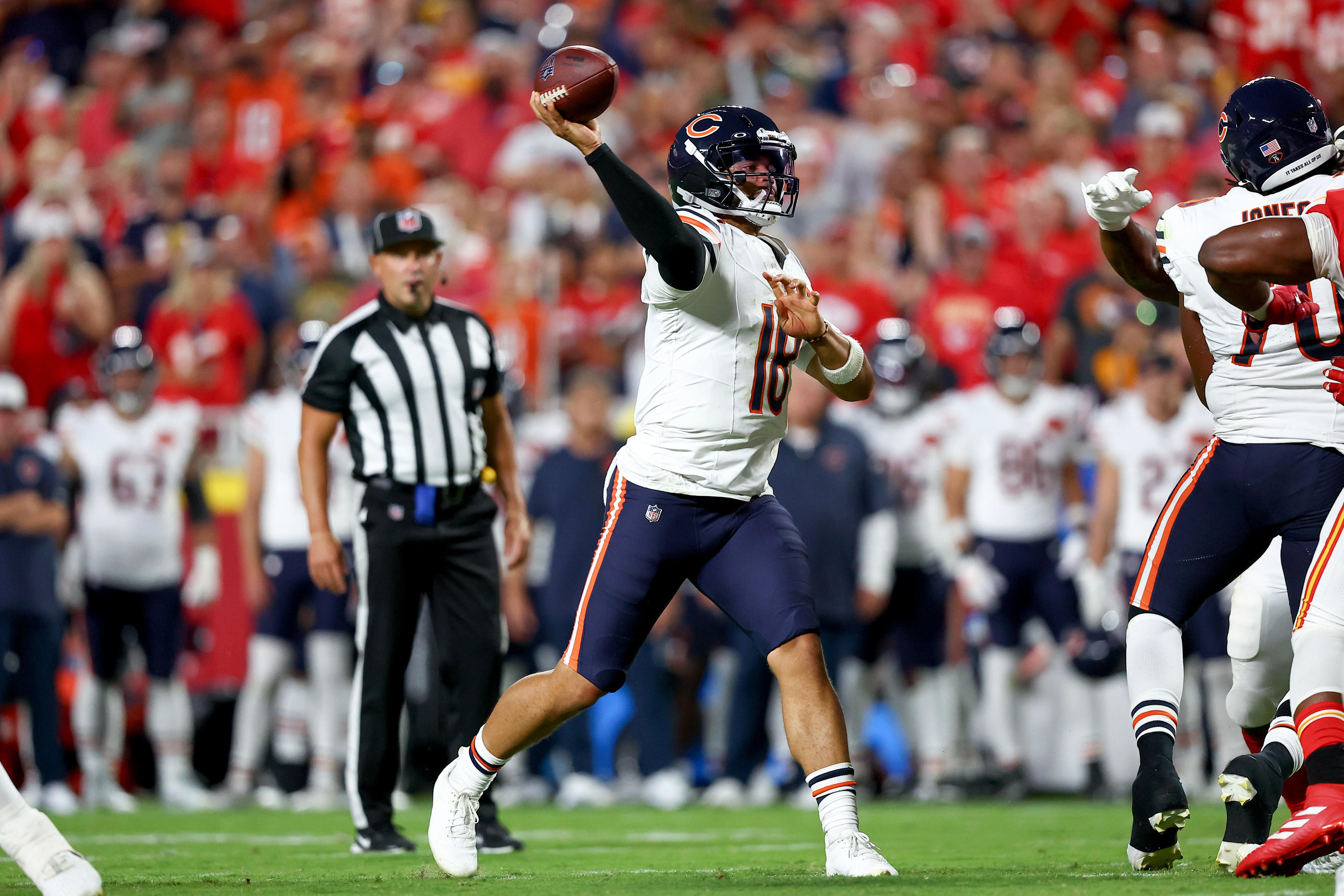 Ben Johnson on why Caleb Williams, Bears starters stayed in game vs. Chiefs