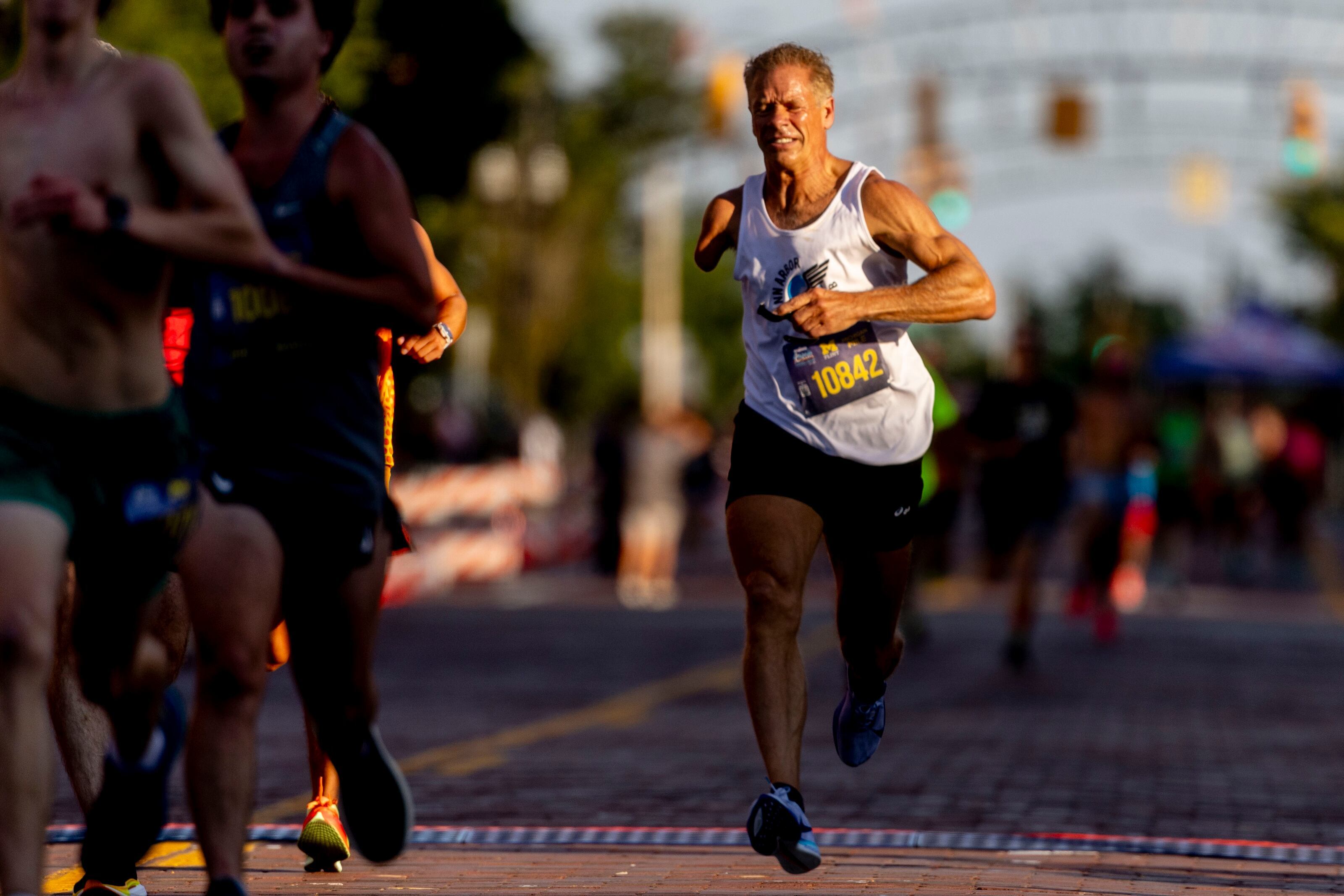 17-year-old Flint Powers runner wins Michigan Mile for second year in a row