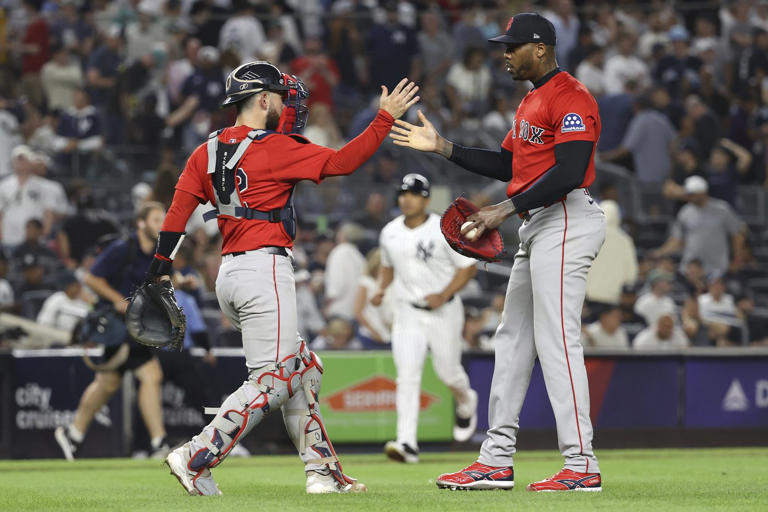 Bello allows 3 hits in 7 innings as Red Sox beat Yankees 1-0 to clinch ...