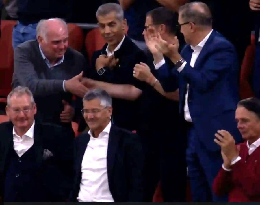 Dieser Handschlag sorgt für Gesprächsstoff