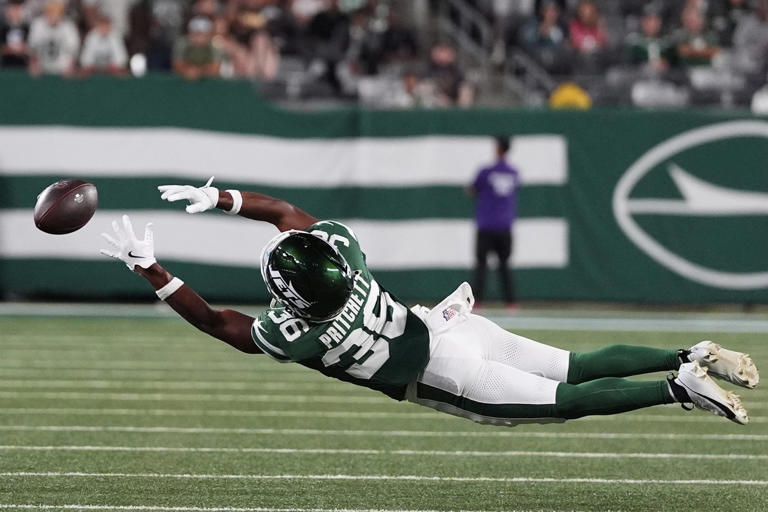 McCord and the Eagles hold off Jets 19-17 in preseason finale