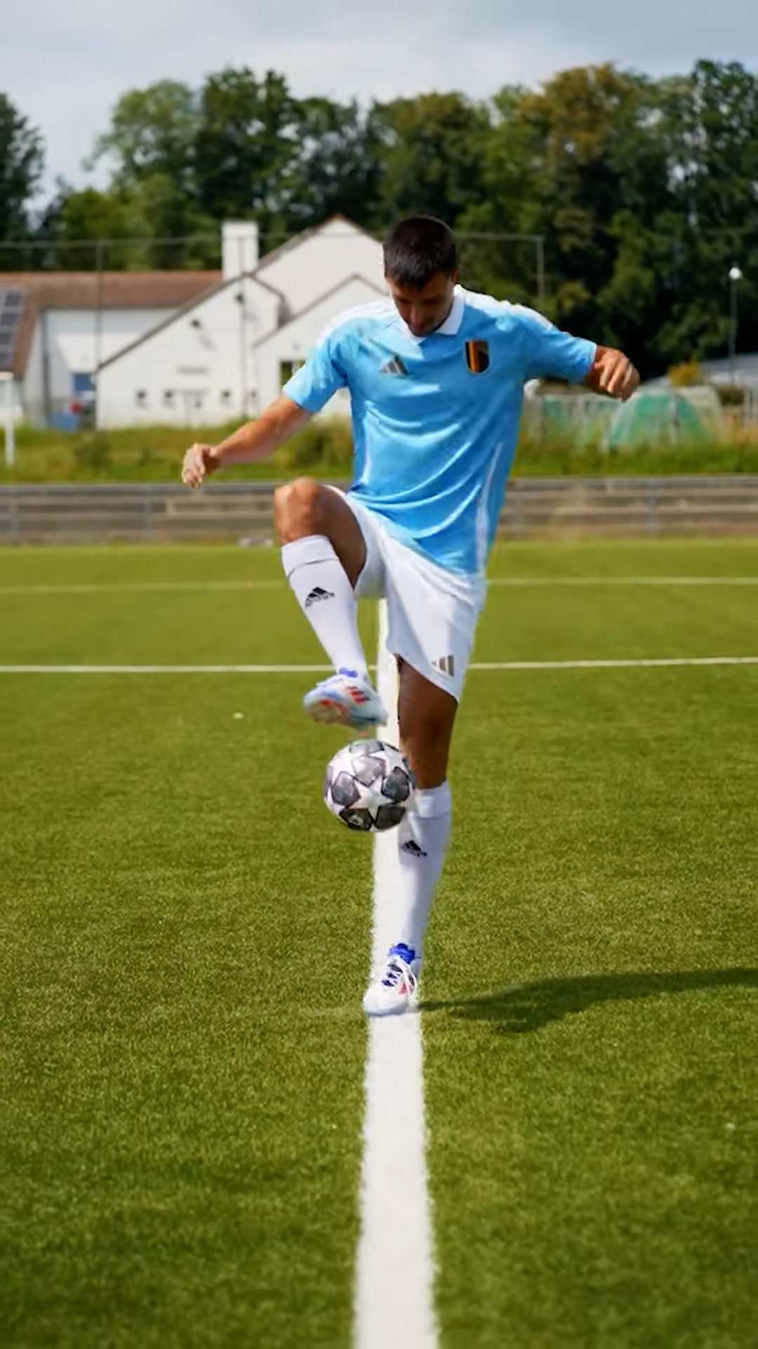 Ball Juggling with Structured Movement Patterns – Soccer