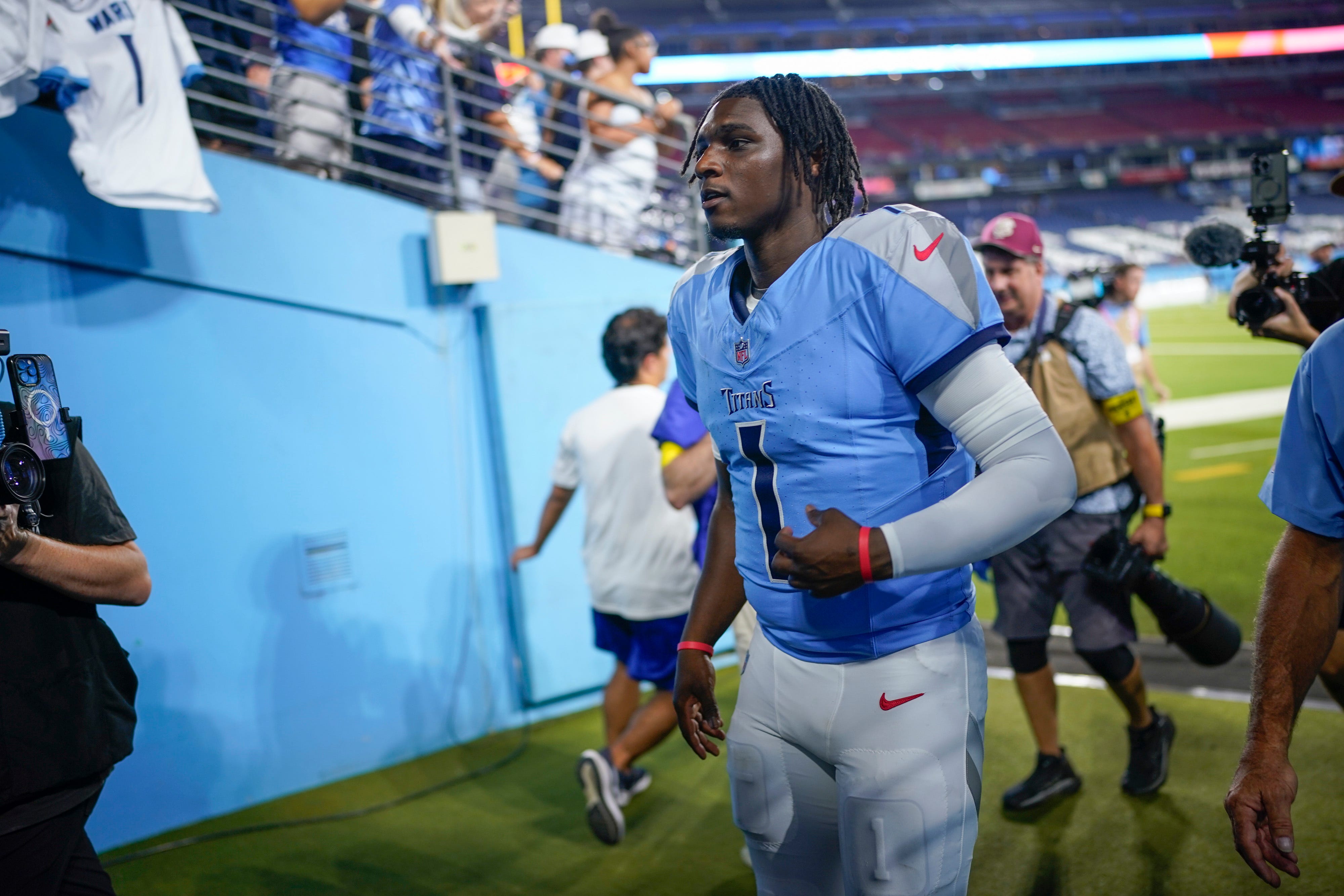 Tennessee Titans vs Denver Broncos picks, predictions, odds: Who wins ...