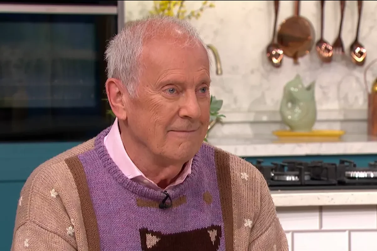 This Morning’s Gyles Brandeth teary-eyed as he announces ‘tragic’ death ...