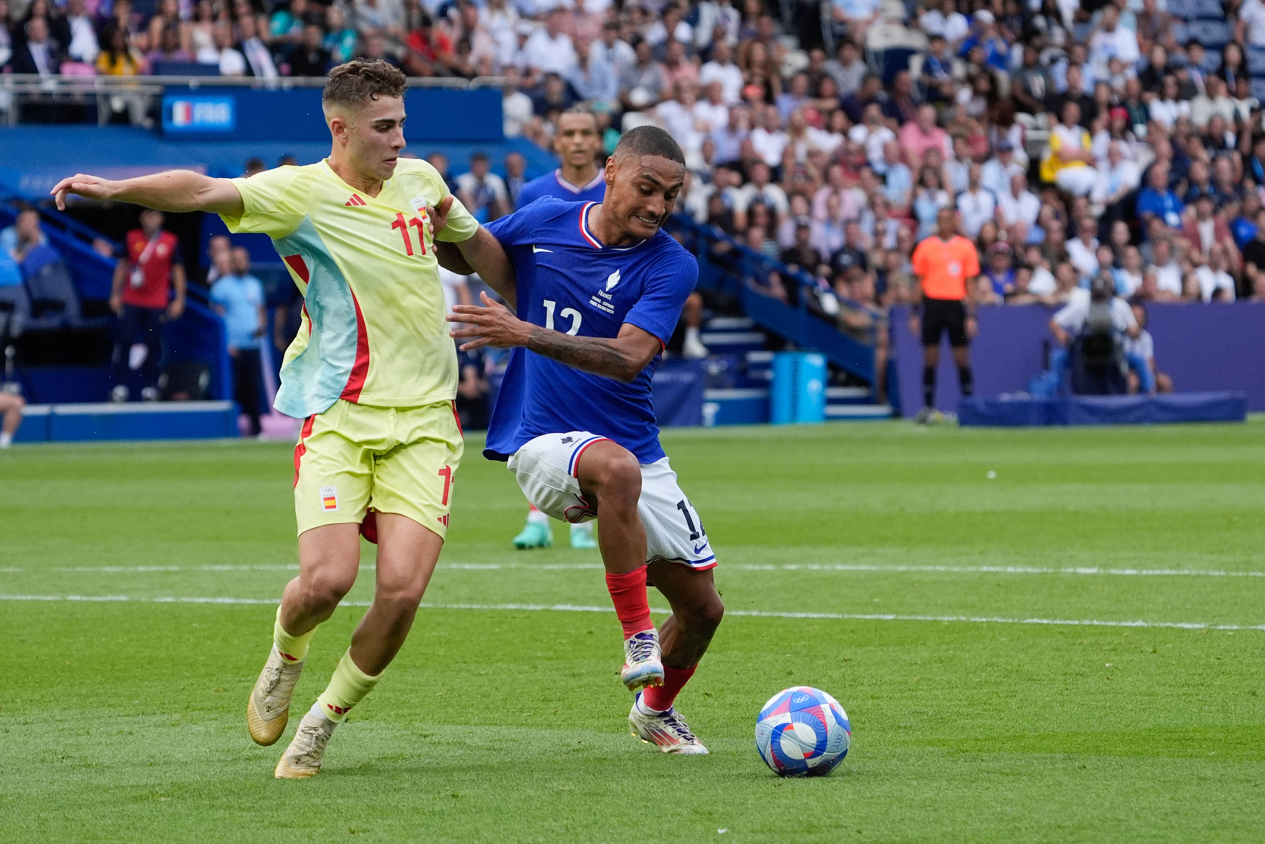 Manchester United table stunning €80m bid for 22-year-old Barcelona star