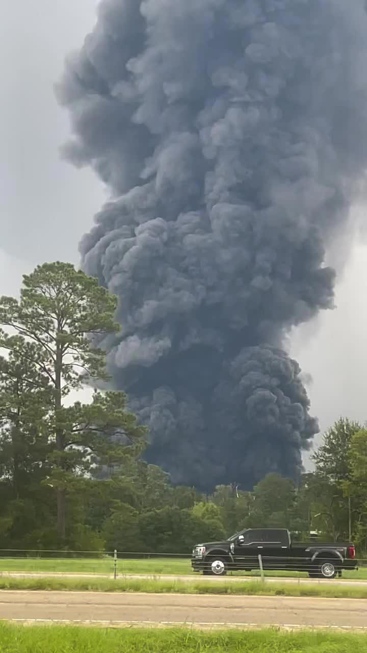 Oily residue from warehouse fire headed for Lake Pontchartrain seen in ...