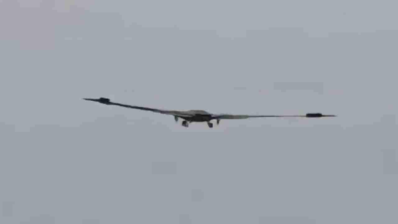 Kjempeaktig kinesisk stealth-drone fanget på video i flukt – ligner ...