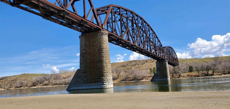 BNSF bridge project team to start using diesel hammer
