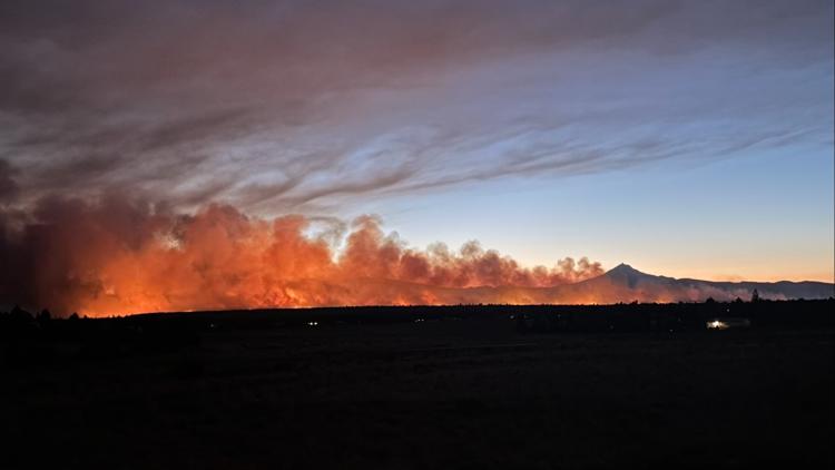 Flat Fire prompts Level 3 evacuation orders, balloons to 3,300 acres ...