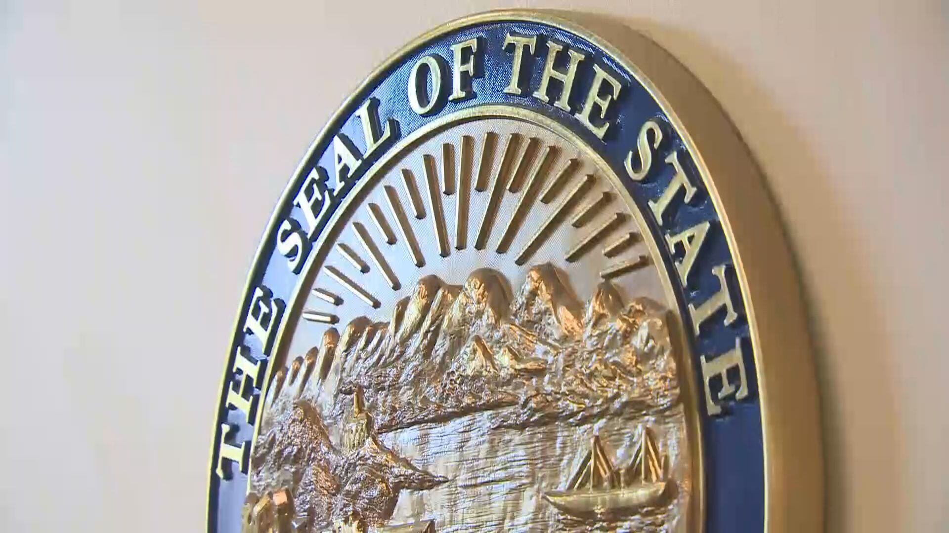 Alaska governor’s race expands to double digits