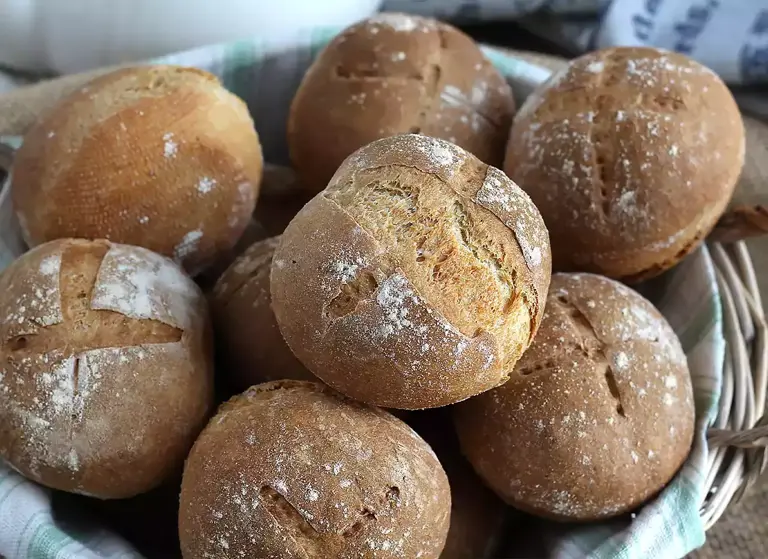 No knead mini breads - crispy and soft result!
