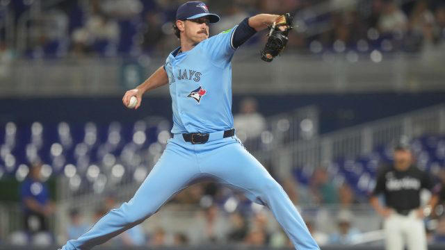 Squirrel runs onto Yankee Stadium field during Red Sox-Yankees game