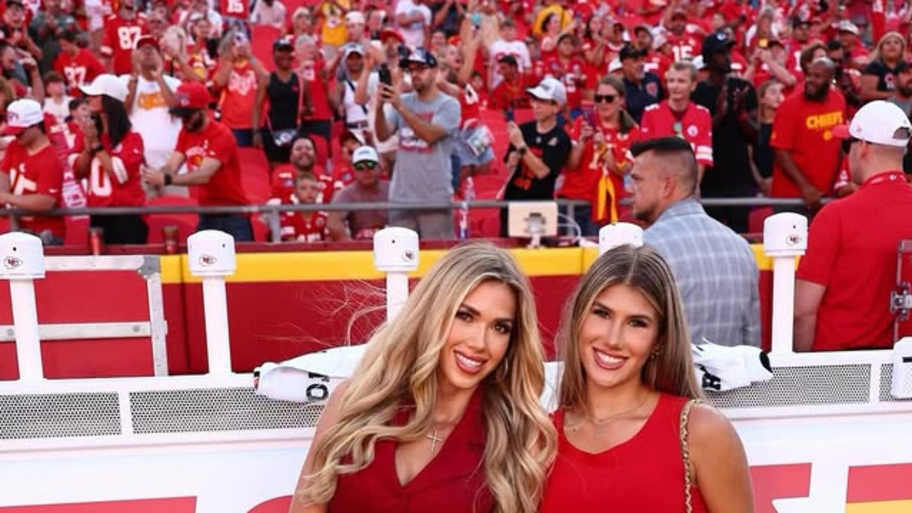 Chiefs heiresses Gracie, Ava Hunt have red summer-fit battle vs. Bears