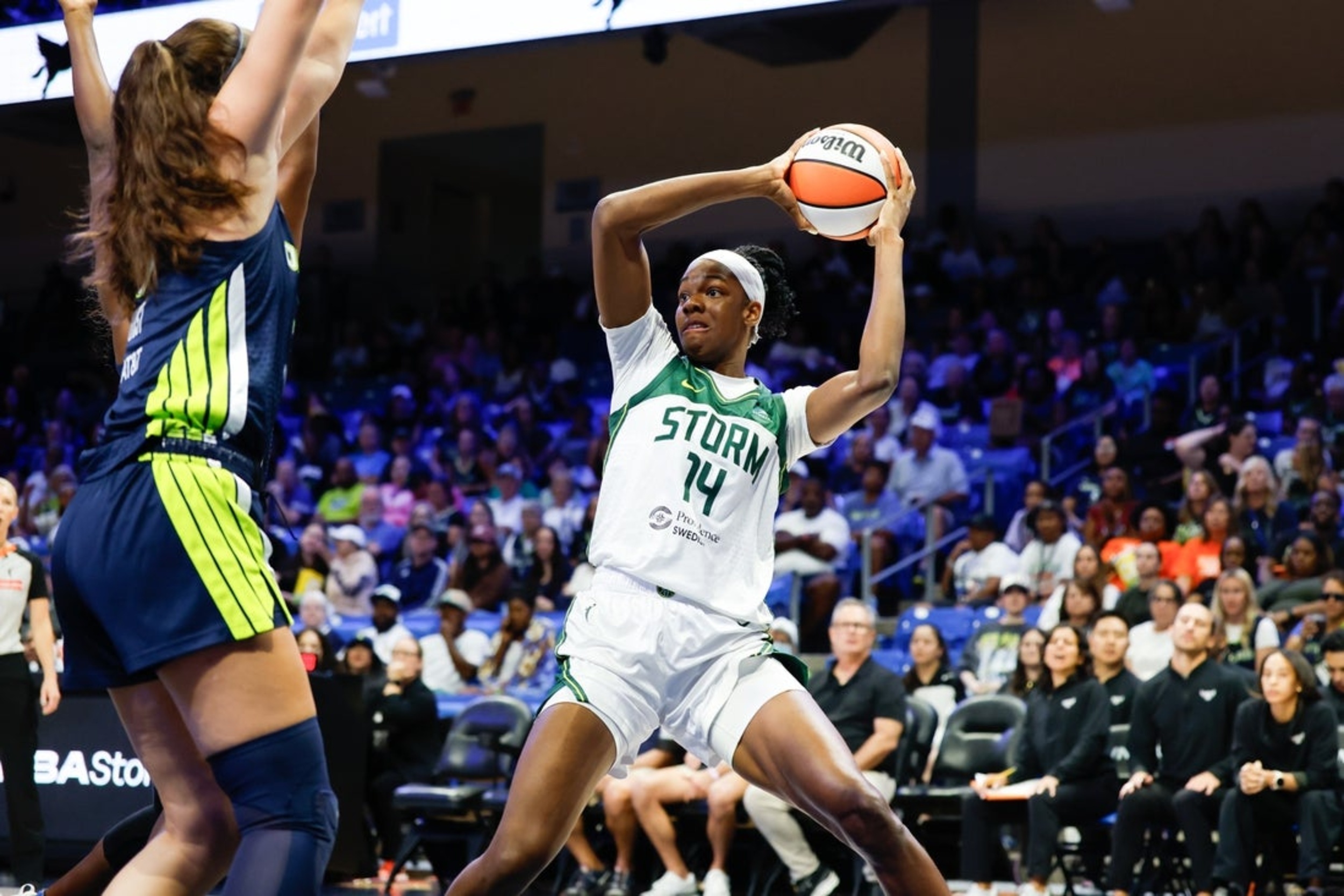 Dominique Malonga scores career-high 22 in Storm's rout of Wings