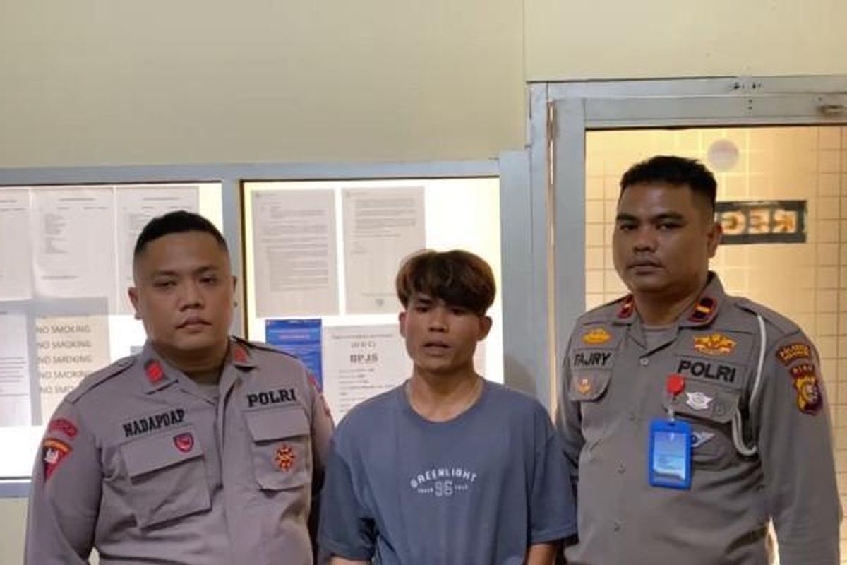 Mobil Dinas Brimob Enteng Terobos Lampu Merah, Tabrak Pemotor Berakhir ...