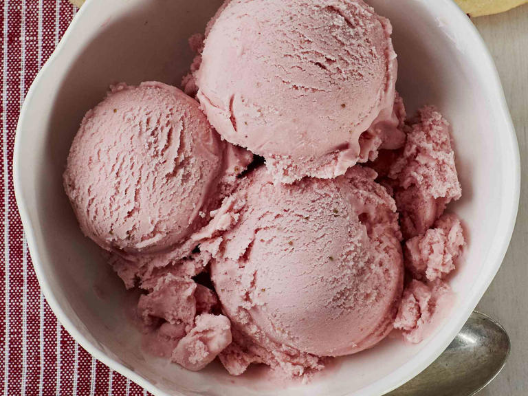 I Asked 5 Chefs for Their Favorite Strawberry Ice Cream, and the Winner ...