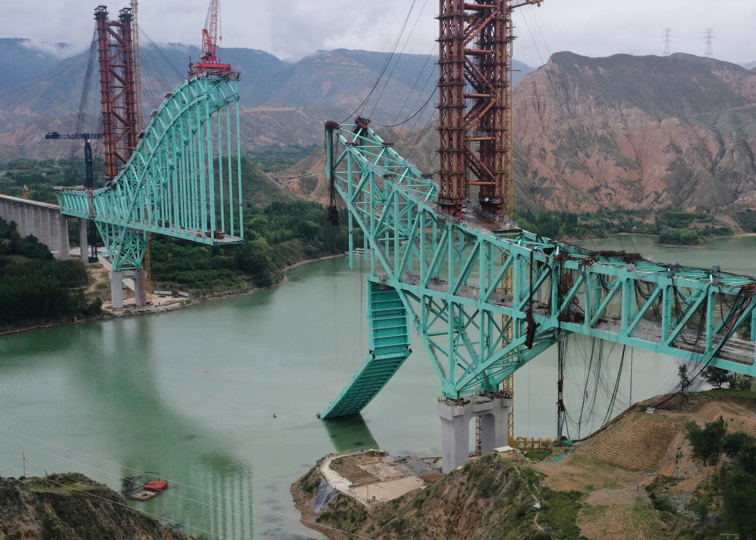 Chinese bridge collapse kills at least 12 construction workers