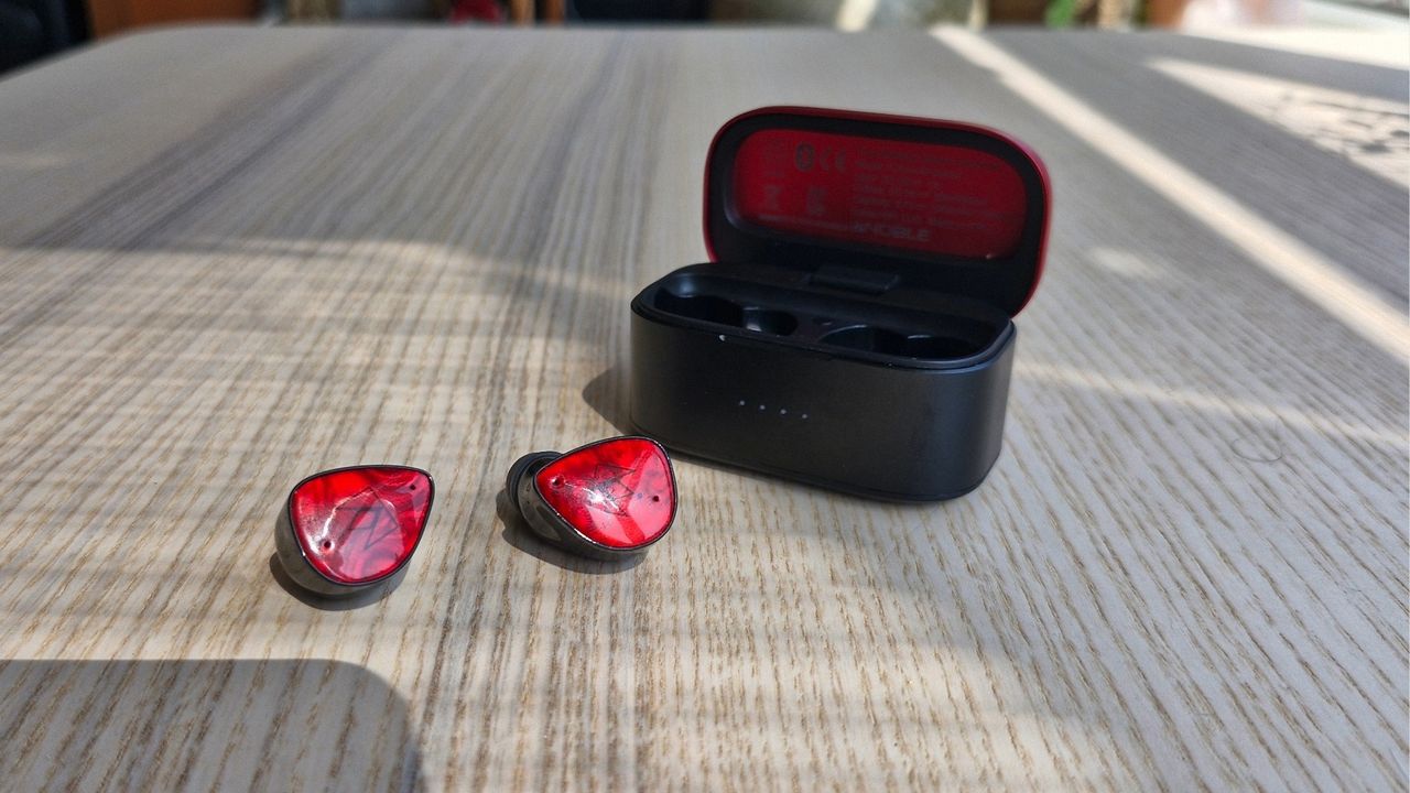 I test audio kit for a living, and these earbuds' death-proof battery ...