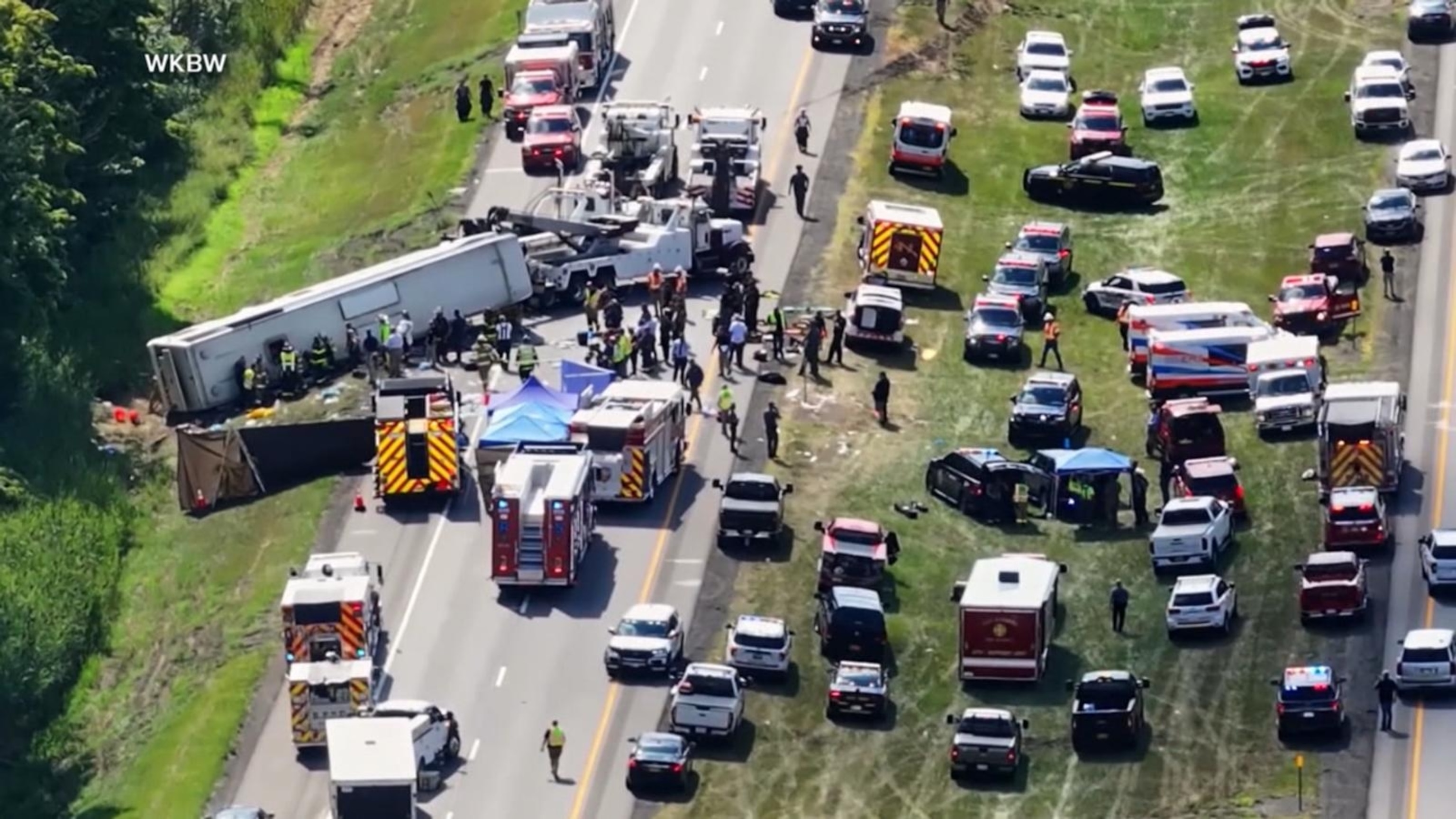 Multiple people killed in Niagara Falls tour bus crash