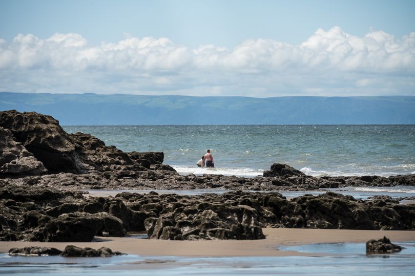 Police tow away cars blocking road near heaving Ogmore-by-Sea beach