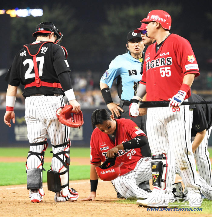 [포토] 154km 강속구에 맞은 KIA 오선우