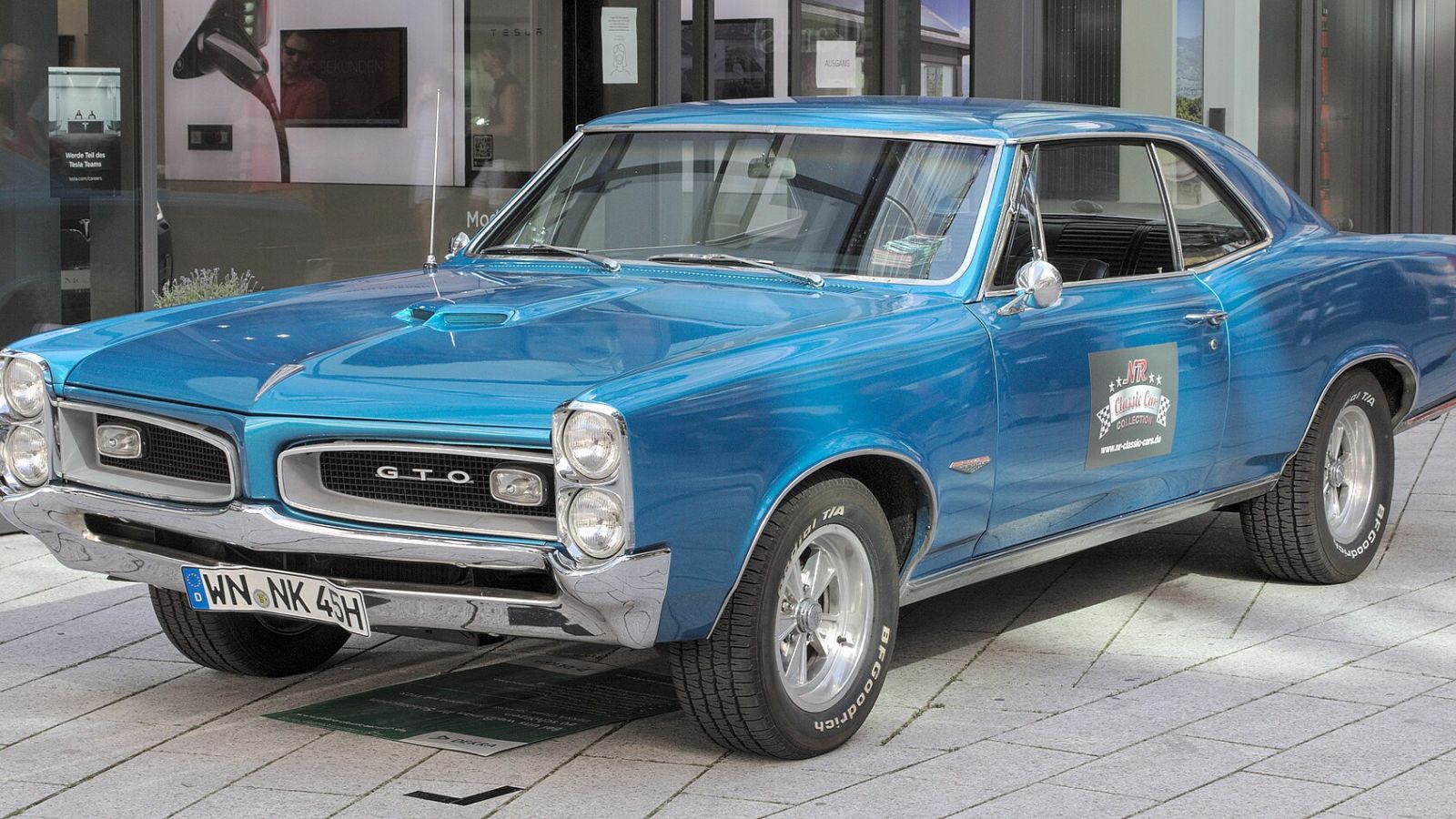 These 19 Vehicles Achieved Cult Status (and Won’t Be Forgotten)