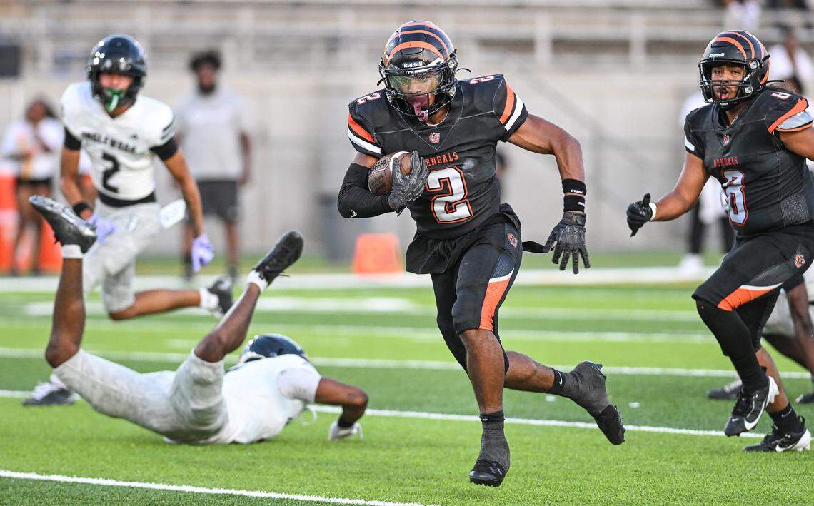 High school football roundup: Central East rolls, Tulare Union wins in ...