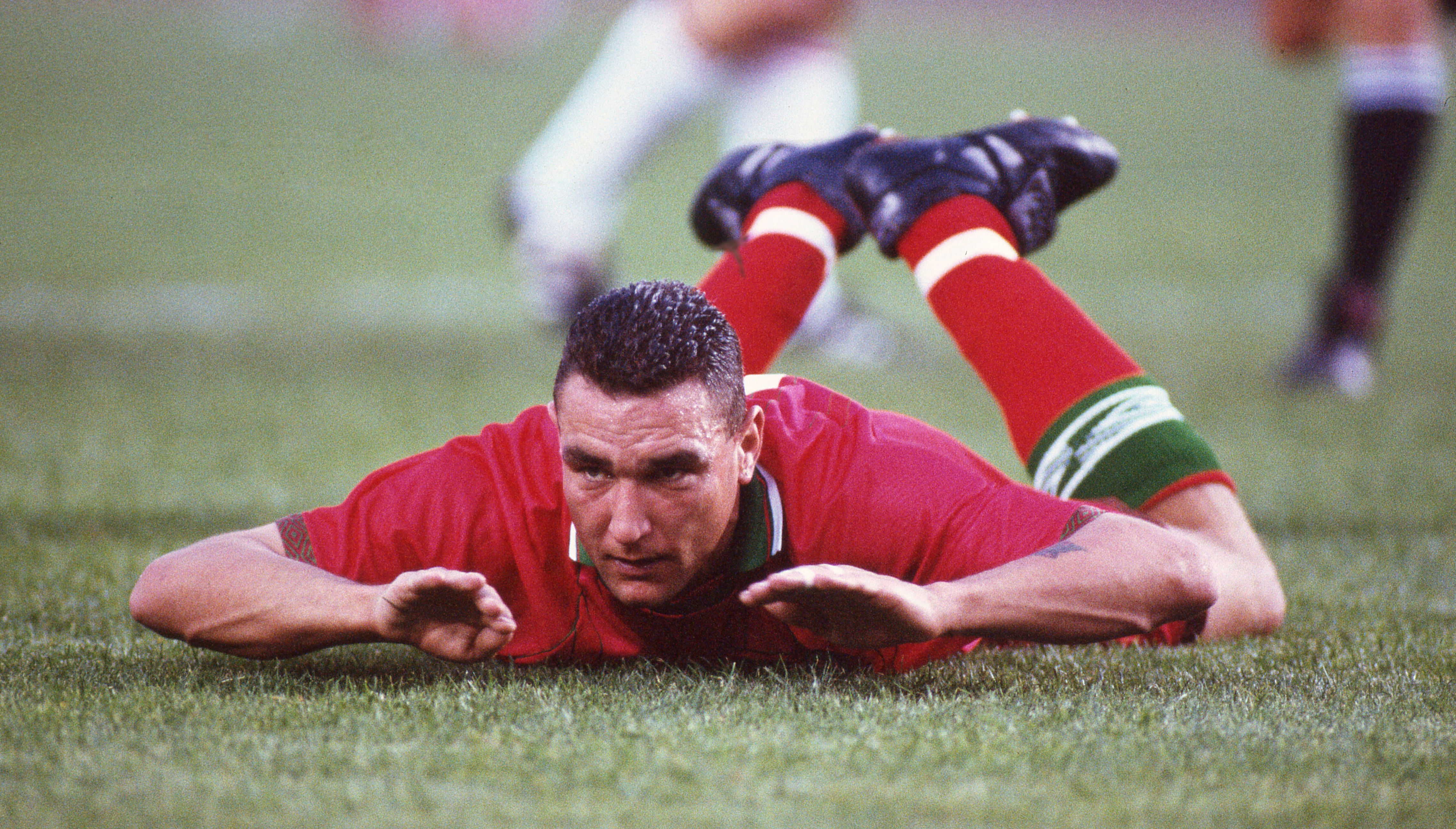Piłkarski rzeźnik Vinnie Jones. Bał się go cały kraj. "Utnę ci głowę"