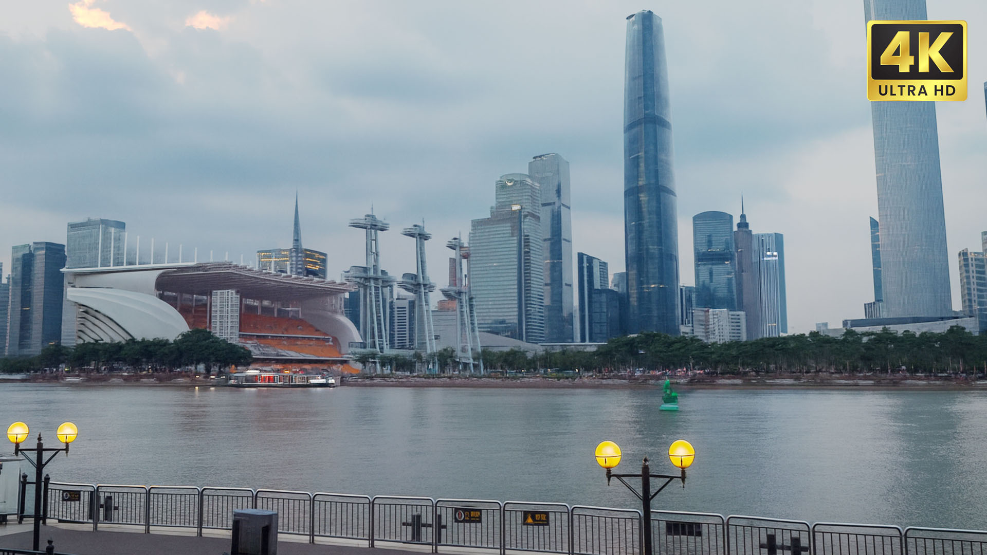 Paseo nocturno por el río Perla en Cantón – China 4K