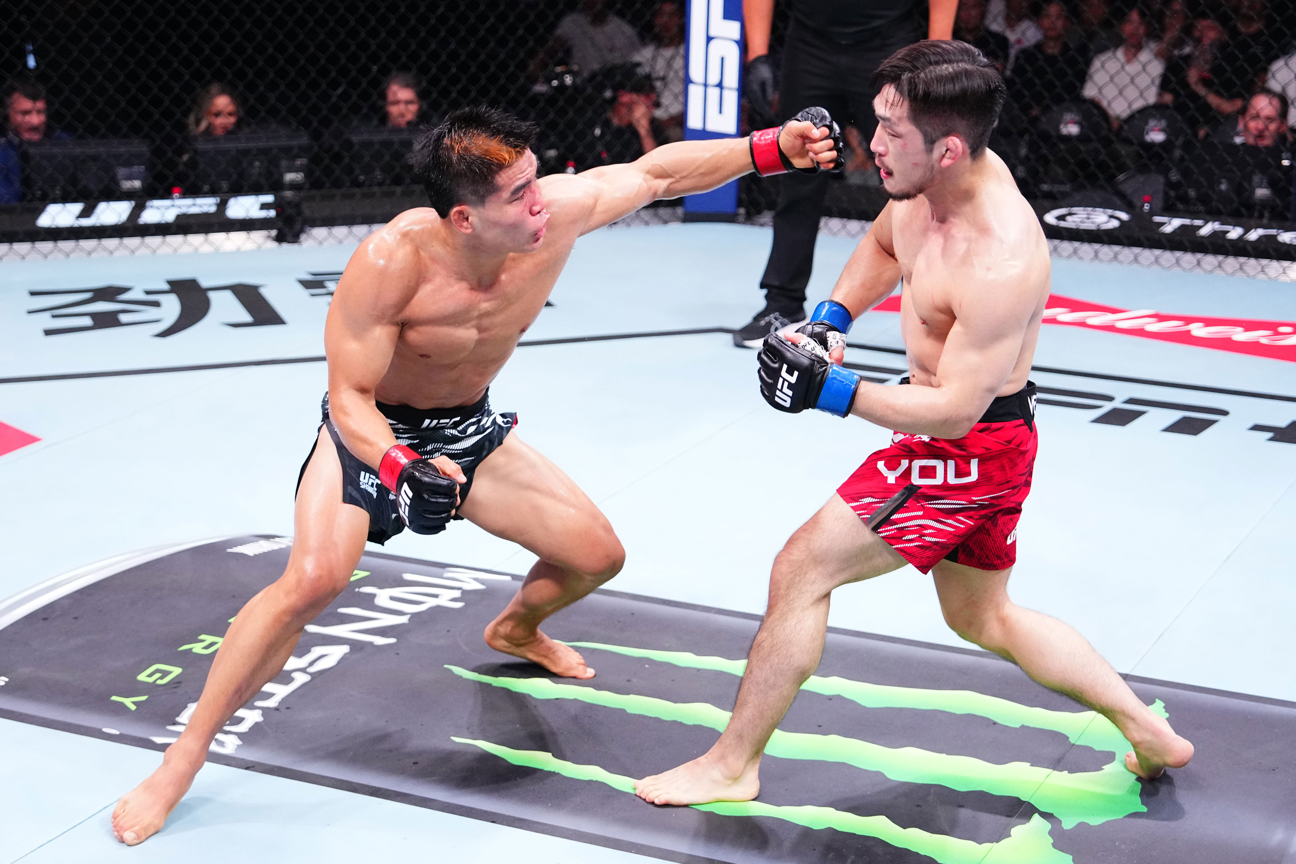 UFC Shanghái inició con guerras y finalizaciones rápidas