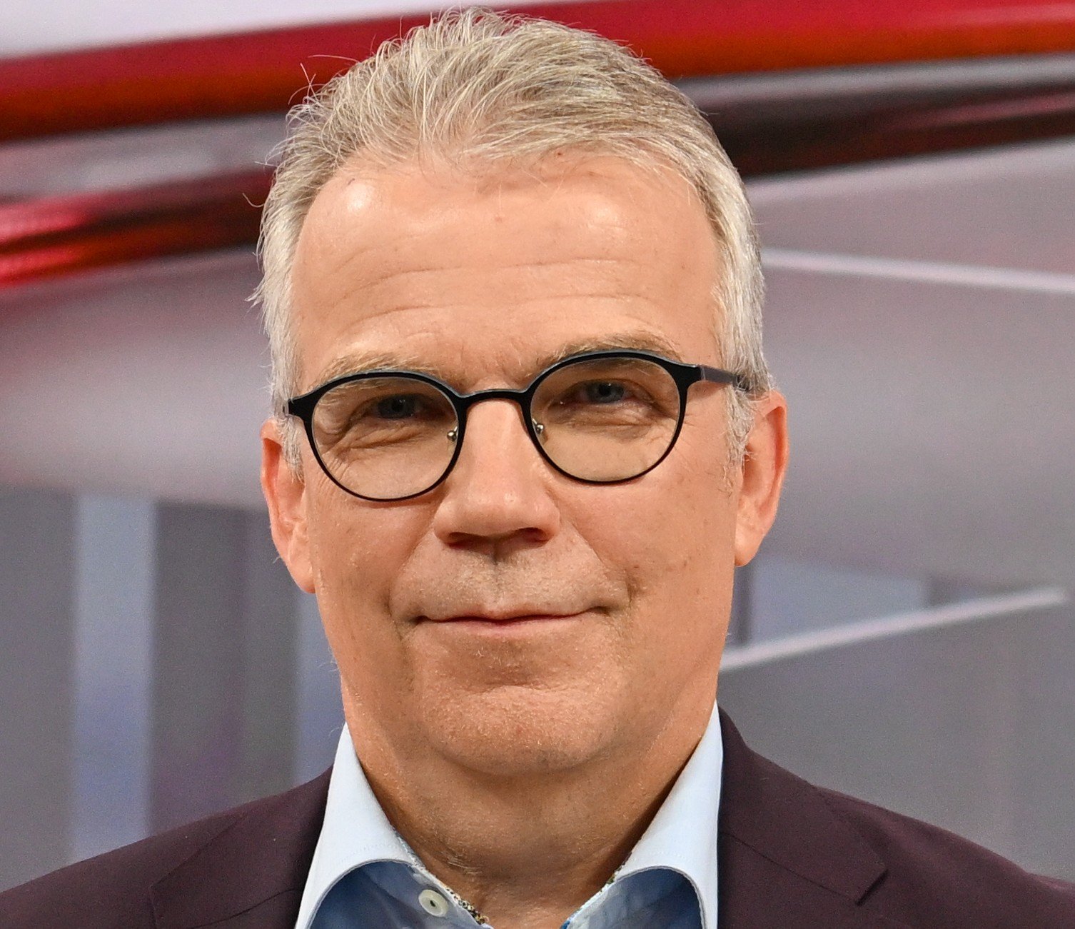 Häh! Uutisankkuri Keijo Leppänen Mr. Märkäpaitana