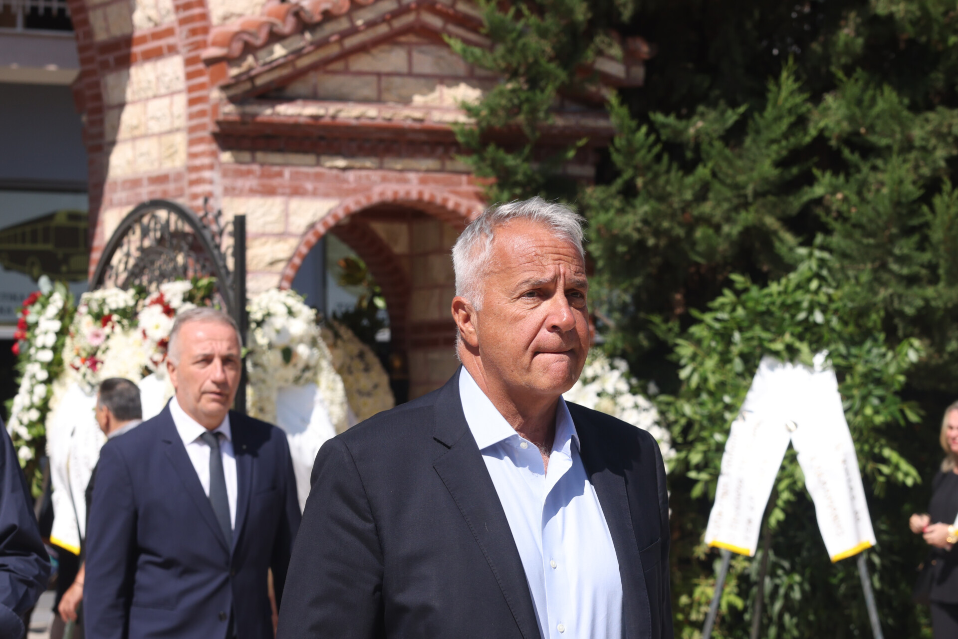 Στην κηδεία Βεσυρόπουλου ο Μητσοτάκης: Ψηλέ θα μας λείψεις, έφυγε το ...
