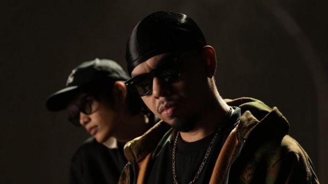 Loonie and Arthur Nery explore modern love in new single 'Palaisipan'