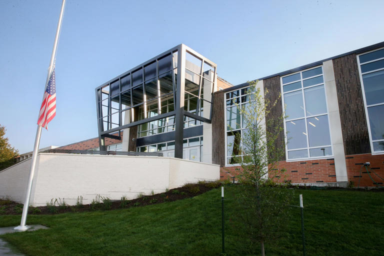 IC West High School again is U.S. News' 'best' Iowa high school. Who ...