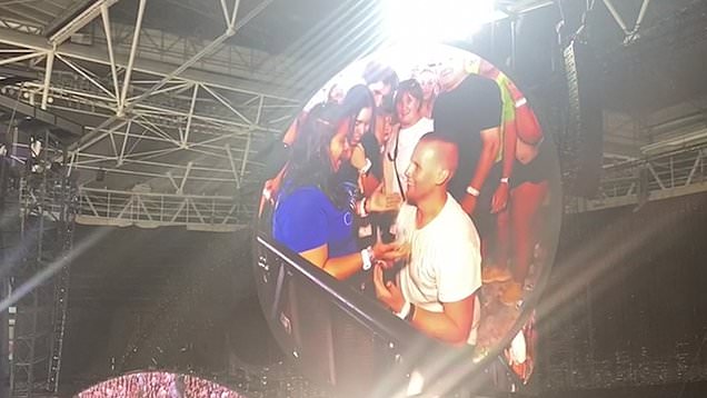 Coldplay's kiss cam captures couple's proposal
