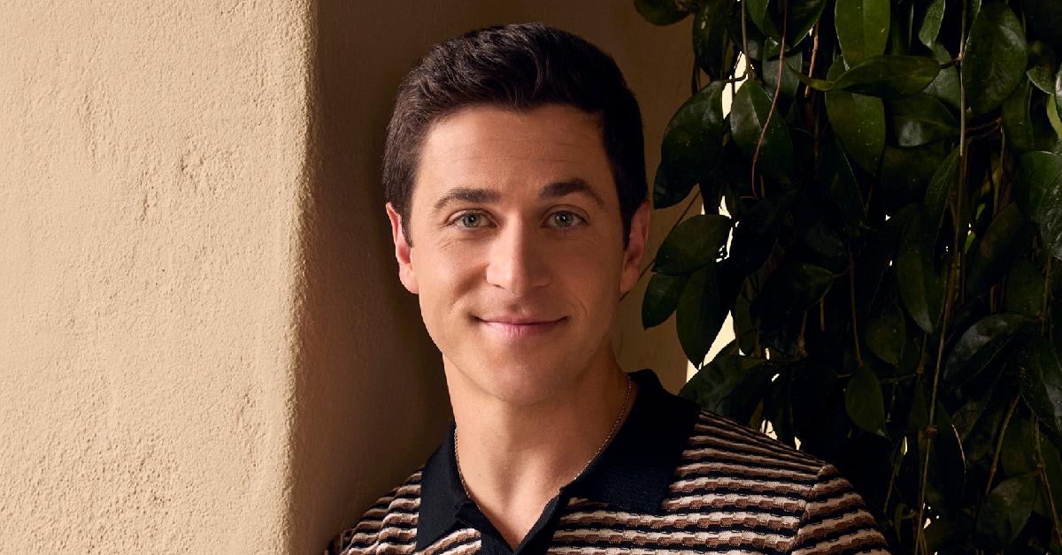 David Henrie Reveals 'Wizards Beyond Waverly Place' Season 2 'Pushes ...
