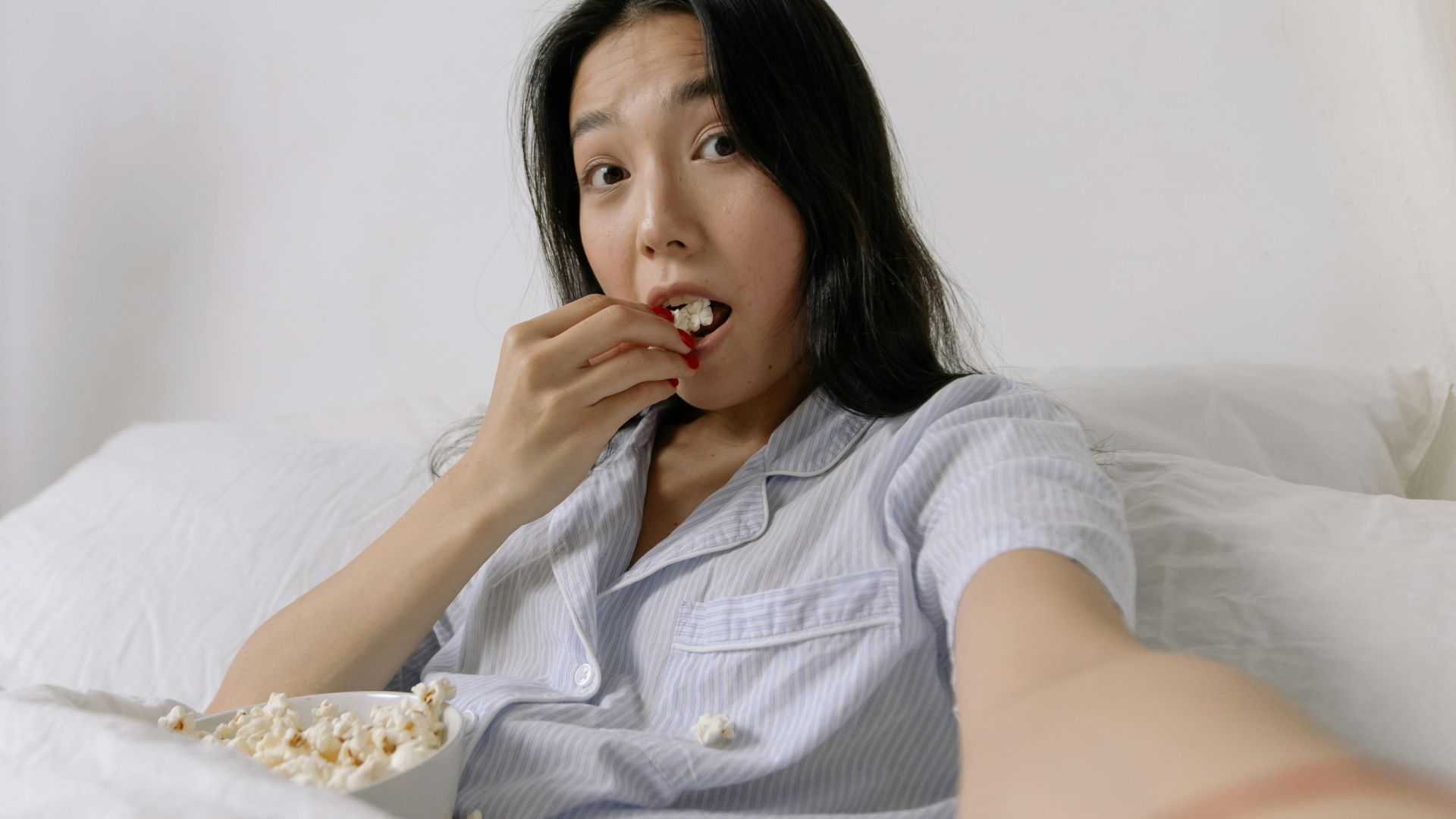 20 Healthy Late-Night Snacks To Eat Without Feeling Guilty