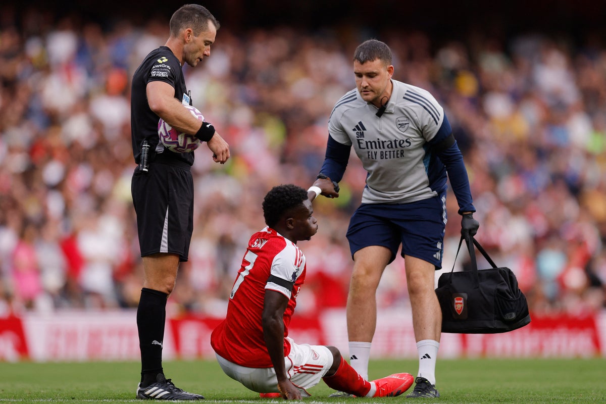 Bukayo Saka hobbles off in huge injury worry for Arsenal