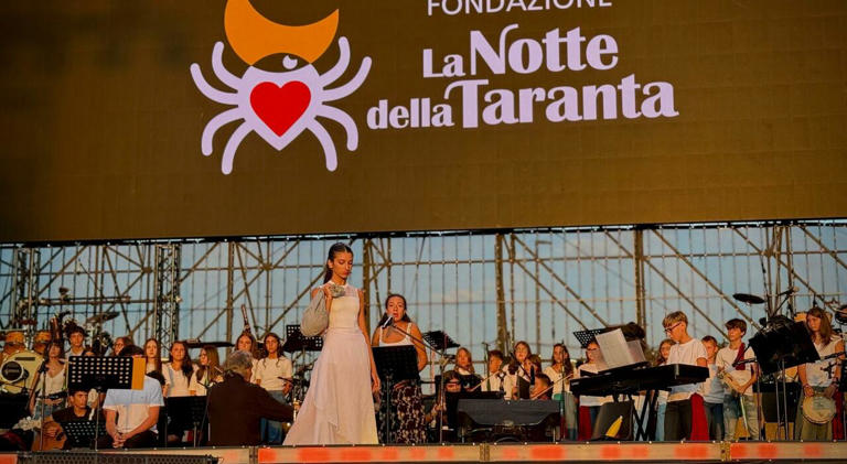 La Notte della Taranta incendia Melpignano: verso 100mila "sotto lo ...