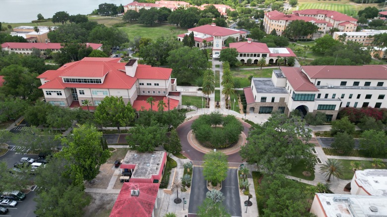 Situated Between Ocala And Tampa Is A Picturesque Florida College Town ...