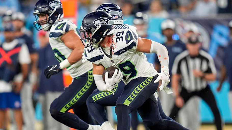 Seattle Seahawks safety Ty Okada makes spectacular one-hand interception