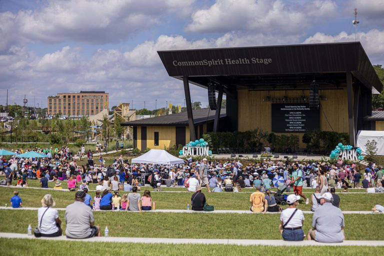 Thousands flock to Lexington's newest park on its opening day